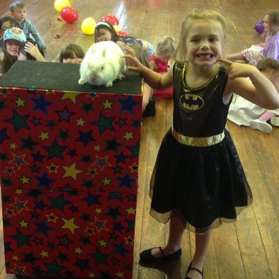 childrens entertainer party photos - party magic pictures - Derbyshire